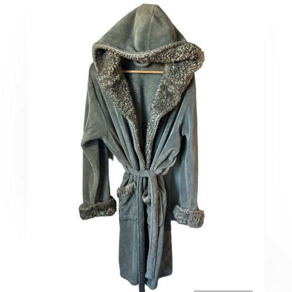 Pottery Barn | Intimates & Sleepwear | Pottery Barn Grey Faux Fur ...